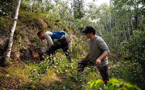 Standard Uranium Discovers Visible Mineralization At Sun Dog Project