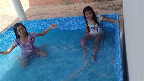 Brincando Na Piscina Com Minha Prima Youtube