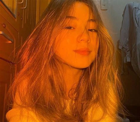 Pin By Khy On Sofia Smith Pretty Brunette Face Aesthetic Pretty Selfies