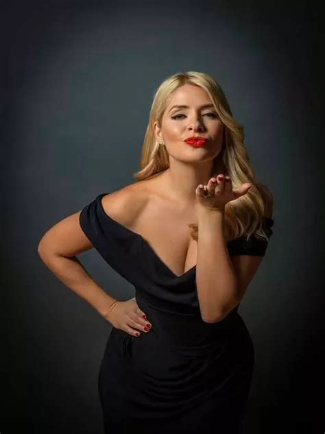 Holly Willoughby Shows Off Famous Curves In Plunging Dress In Throwback