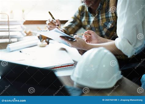 Engineers Are Consulting The Team To Design An Architectural Structure