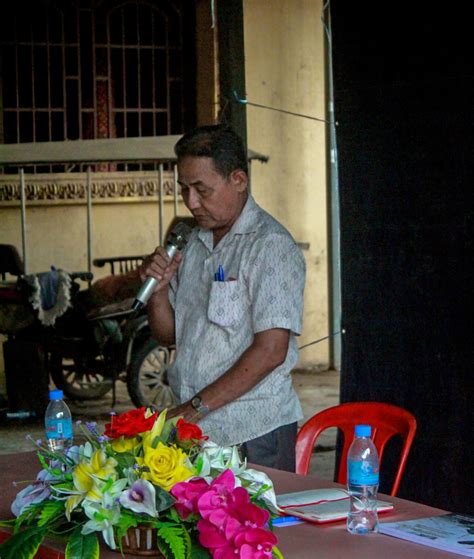 ព្រះសង្ឃ អ្នករស់រានមានជីវិតពីរបបខ្មែរក្រហម គ្រូបង្រៀន និងសិស្សានុសិស្ស នៅស្រុកស្អាងទទួលសៀវភៅ