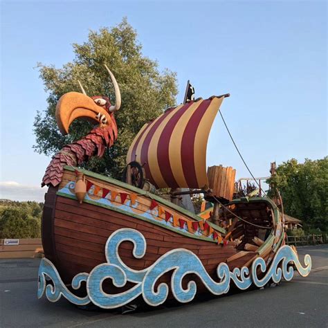 Un Nouveau Char Pour Le Défilé Gaulois Au Parc Astérix Les Pirates