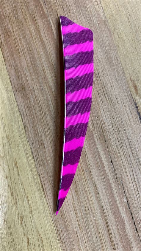 Feathers 4 Barred Shield Cut 100pkt