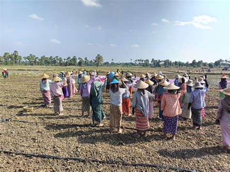 အောင်လံလွှင့်မည် အောင်လံလွှင့်မည်ဒေါင်းသွေးနီ Facebook