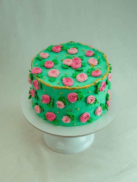 Premium Photo Green Icing Frosted Cake With Sugar Paste Roses And