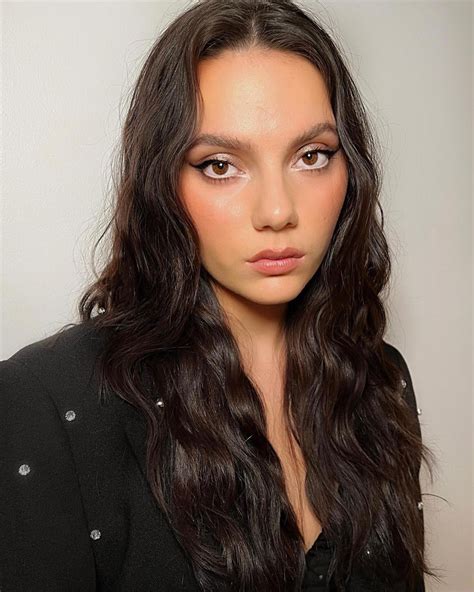 Dafne Keens Instagram Twitter And Facebook On Idcrawl