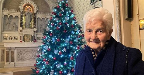 Limerick Centenarian Elizabeth Lyons Turns On Parishs Christmas Lights