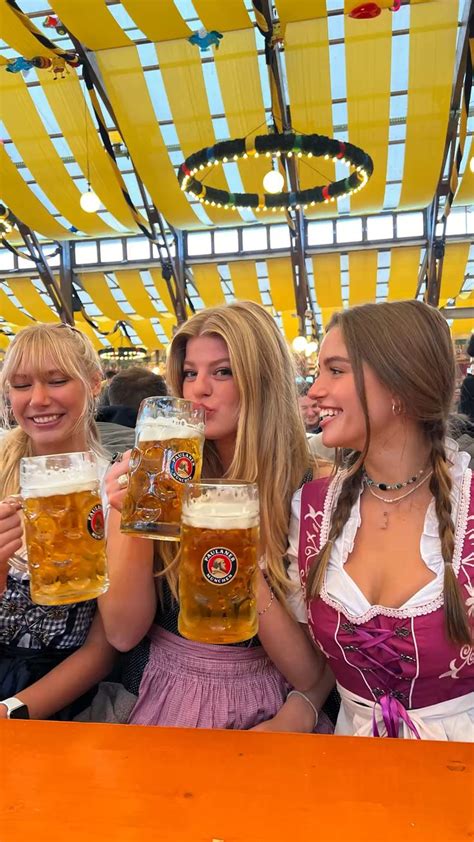 Oktoberfest Munich Germany Dirndl 貞子 イラスト 貞子