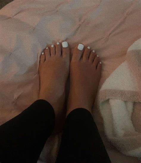 Pretty Girl With Pretty Toes F20 R Femalefeet