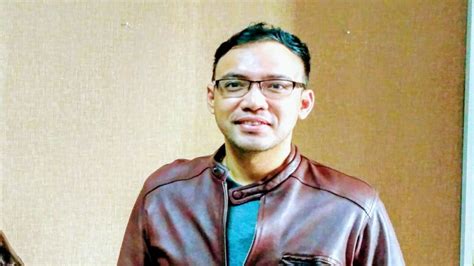 Foto Sandy Tumiwa Diperiksa Polisi Soal Laporan Wayang Khalid Basalamah