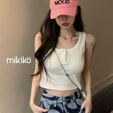 現貨｜純欲風寬肩露肚吊帶背心【t40103】辣妹 坑條 短款 內搭 打底背心 小吊帶 白色背心 無袖背心 開襟 短版吊帶 蝦皮購物