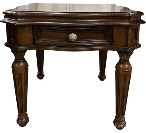 Lot Fairmont Designs Traditional Mahogany Accent Table