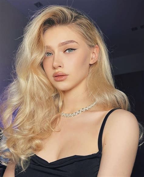 Sarin Escort From Paris Escorthub