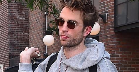 Robert And Kristen Nouvelles Photos De Robert Pattinson Quittant Son Hôtel à New York Le 20