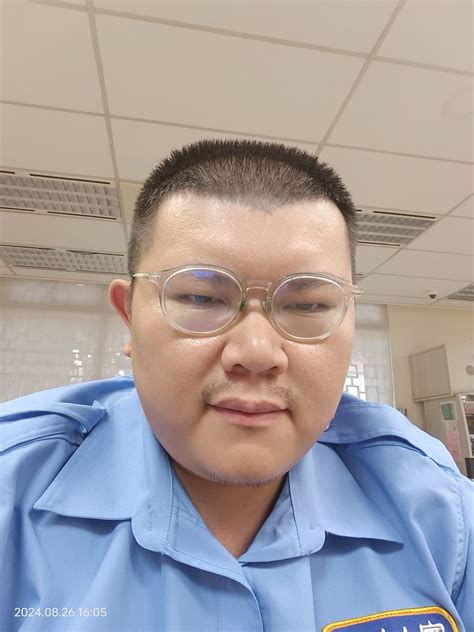 銀行做了一個月多了，謝謝高襄跟郭經理還有銀行的行員的教導，做的很習慣了，謝謝大家！ 銀行保全 繼續朝3個月邁進中