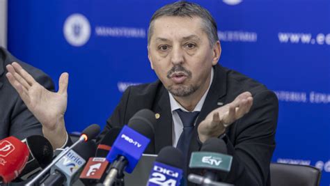 Daniel David Spune Că Nu Vor Scădea Salariile Profesorilor „educația A