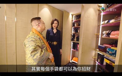 关之琳拍片疑似未拉好裤链险走光 网民议论纷纷fans力撑坐姿累事 星岛日报