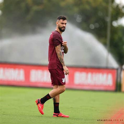 Mastriani é regularizado no BID e pode estrear pelo Athletico