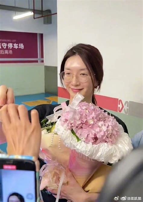 江疏影晒素颜照回应：我希望可以坦然面对每一个瞬间的自己腾讯新闻