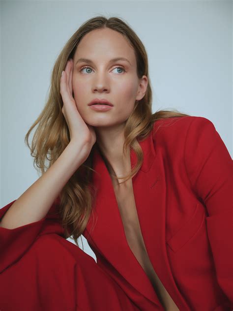 Eve H Amaze Models