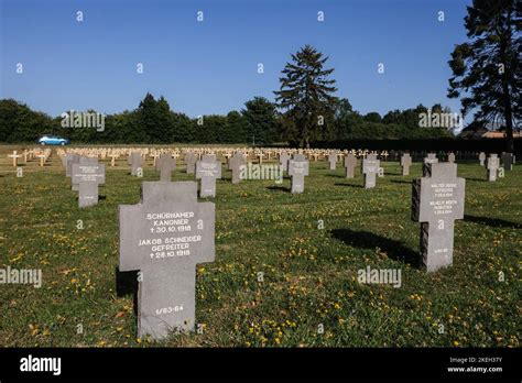 Germansoldiergerman Soldiersgravestonesgravemarkeramongstcrosses