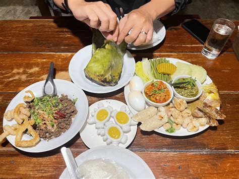 ต๋องเต็มโต๊ะ ร้านอาหารเหนือเชียงใหม่ แกลเลอรีที่โพสต์โดย Puifirichy