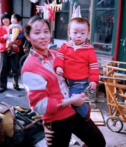 1980年中国老照片图4让人怀念、图5现在都是富豪！