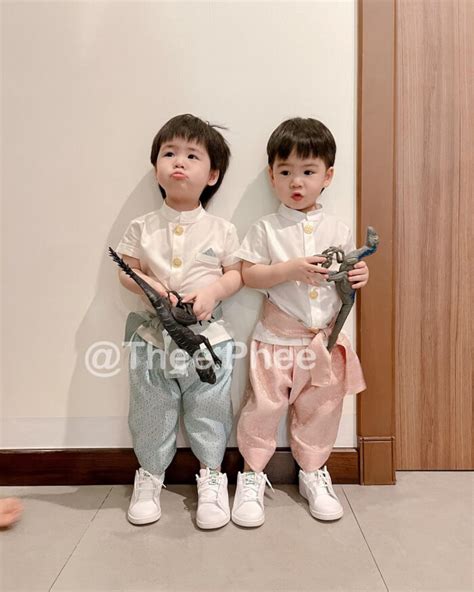 แวะชมความน่ารัก น้องธีร์ น้องพีร์ ลูกชาย บีม กวี เตรียมเป็นเฮียของน้อง ๆ แล้ว