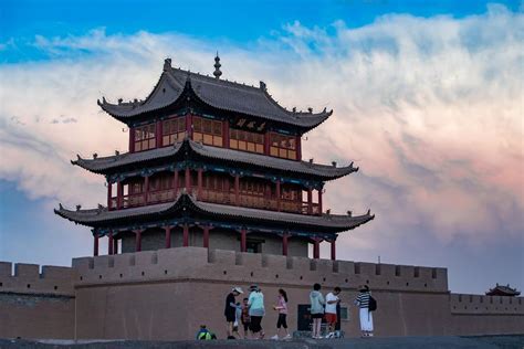 สถาปัตย์เด่น ธรรมชาติงาม ด่านเจียอวี้กวน ในกานซู่