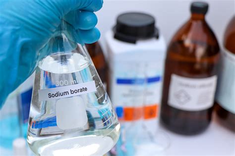 유리에 있는 붕산 나트륨 실험실 및 기업에 있는 화학 0명에 대한 스톡 사진 및 기타 이미지 0명 공장 산업 건물 과학