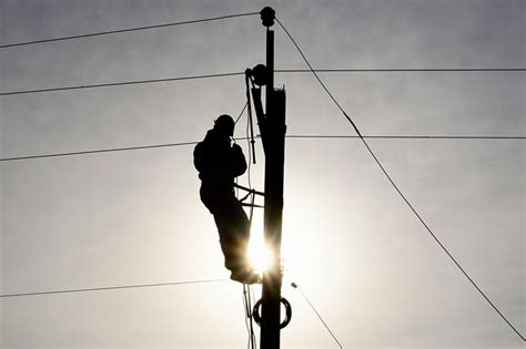 Ukraine War On The Front Line With Engineers Working To Fix Stricken