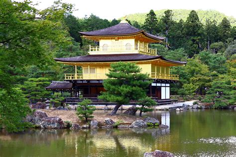 金閣寺正式名称鹿苑寺臨済宗相国寺派舎利殿金閣 藤谷貴暢