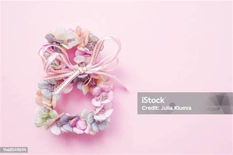 세계 여성의 날 배너 전단지 3 월 8 일 아름다운 엽서 분홍색 배경에 숫자 8 모양의 꽃 0명에 대한 스톡 사진 및 기타