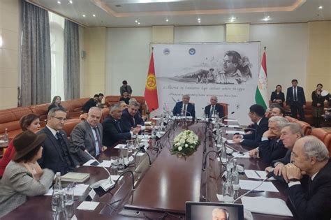Conferencia en Dushanbe en honor al 95º aniversario del famoso escritor