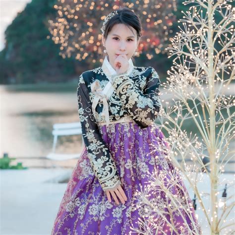 꽃길한복 경주 한복대여 한 아이가 크레파스로 그림을 그린다 그런데 이상하다 도화지 가득 검은색만 Facebook