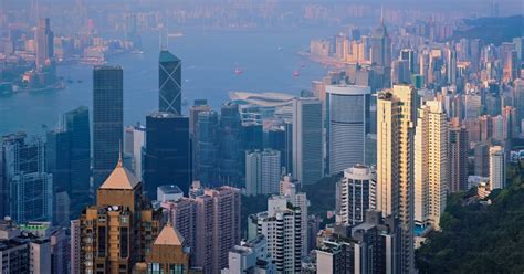 홍콩의 유명한 전망 홍콩 고층 빌딩은 일몰에 빅토리아 피크에서 도시 경관을 스카이 라인합니다 홍콩 중국 사진 Unsplash의 홍콩 이미지