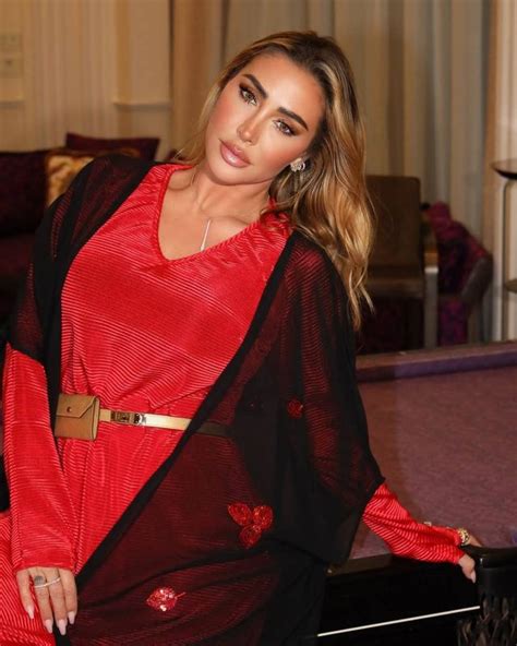 جويل ماردينيان تخفي وجه ابنتها بطريقة غريبة والجمهور يتفاعل مجلة لها