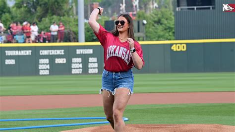 Bri Ellis Throws Strikes 🔥 Arkansas Razorback Softball Facebook
