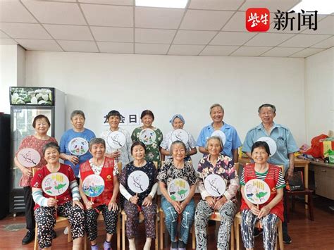 感受团扇古风之美，体验手工制作之乐！苏州工业园区唯亭街道开展团扇diy活动创作扇面画笔