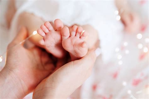 Списание 9 Месеца Всичко за бременността раждането и отглеждането на децата