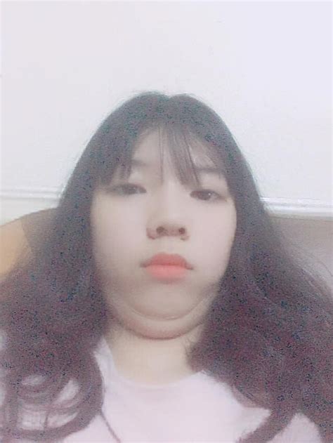 Khoe cằm V line xưa rồi giờ khoe mặt nọng cằm mới là mốt cơ