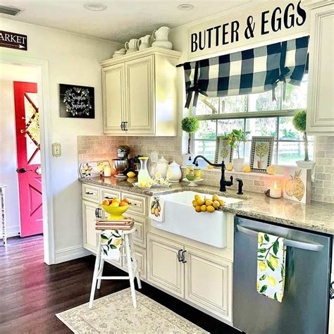 Lemon Décor in Farmhouse Kitchen Soul Lane