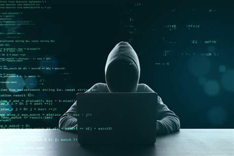Hacker Usando Una Computadora Portátil Con Código Html Foto Premium