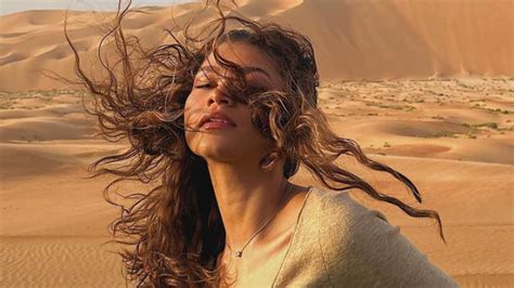 Zendaya Somehow Made A Beige Cropped Cardigan Stand Out In The Desert