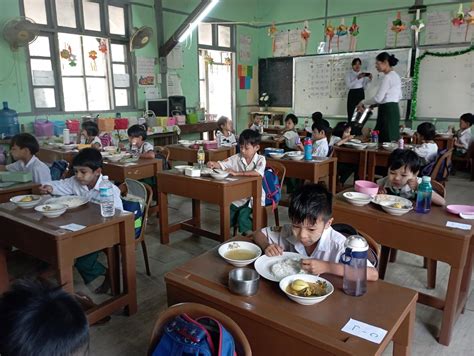 ဒဂုံမြို့နယ် အမှတ် ၂ အခြေခံပညာအလယ်တန်းကျောင်းတွင် ကျောင်းတွင်းအဟာရကျွေးမွေးခြင်း ဆောင်ရွက