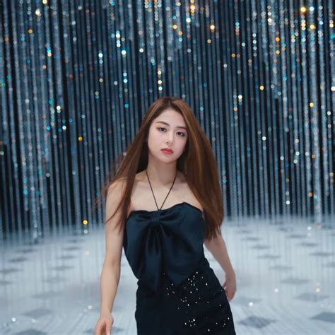 LE SSERAFIM 윤진 Yunjin Fearless Women Fashion