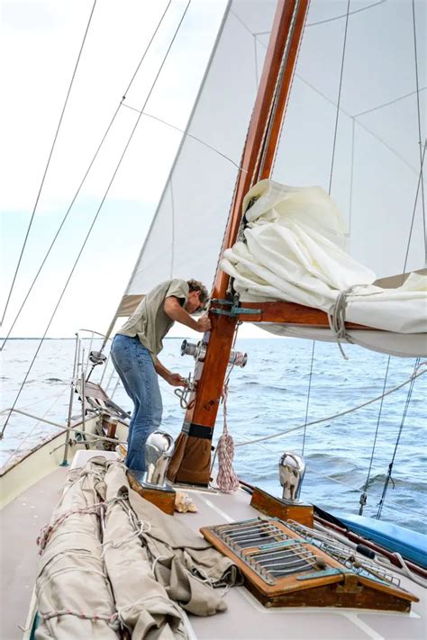 Illustrated Guide To Sailboat Parts Updated 2023