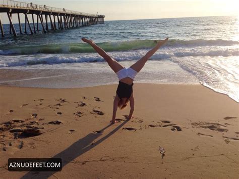 Kelly Howard Feet Aznudefeet