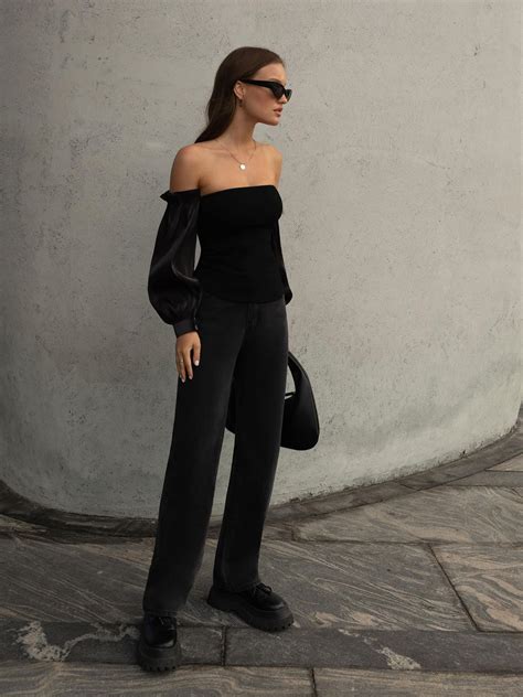 Топ с открытыми плечами и рукавами-буфами :: LICHI - Online fashion store